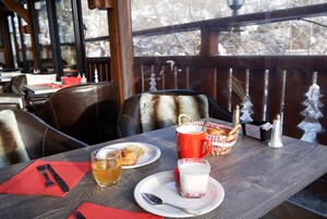 Café da manhã com buffet todos os dias mediante uma taxa