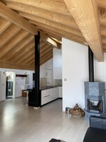 Apartamento | Sala de estar | TV de ecrã plano, ténis de mesa, piso aquecido 