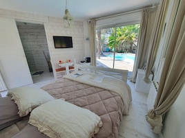 Quarto Clássico com Cama de Casal (Golf and Pool View - BAHAMAS) | Minibar, Wi-fi grátis, roupa de cama fornecida