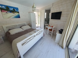 Minibar, Wi-fi grátis, roupa de cama fornecida