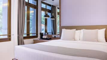 Quarto casal premier (City View) | Frigobar, cofres nos quartos, individualmente decorados, escrivaninha