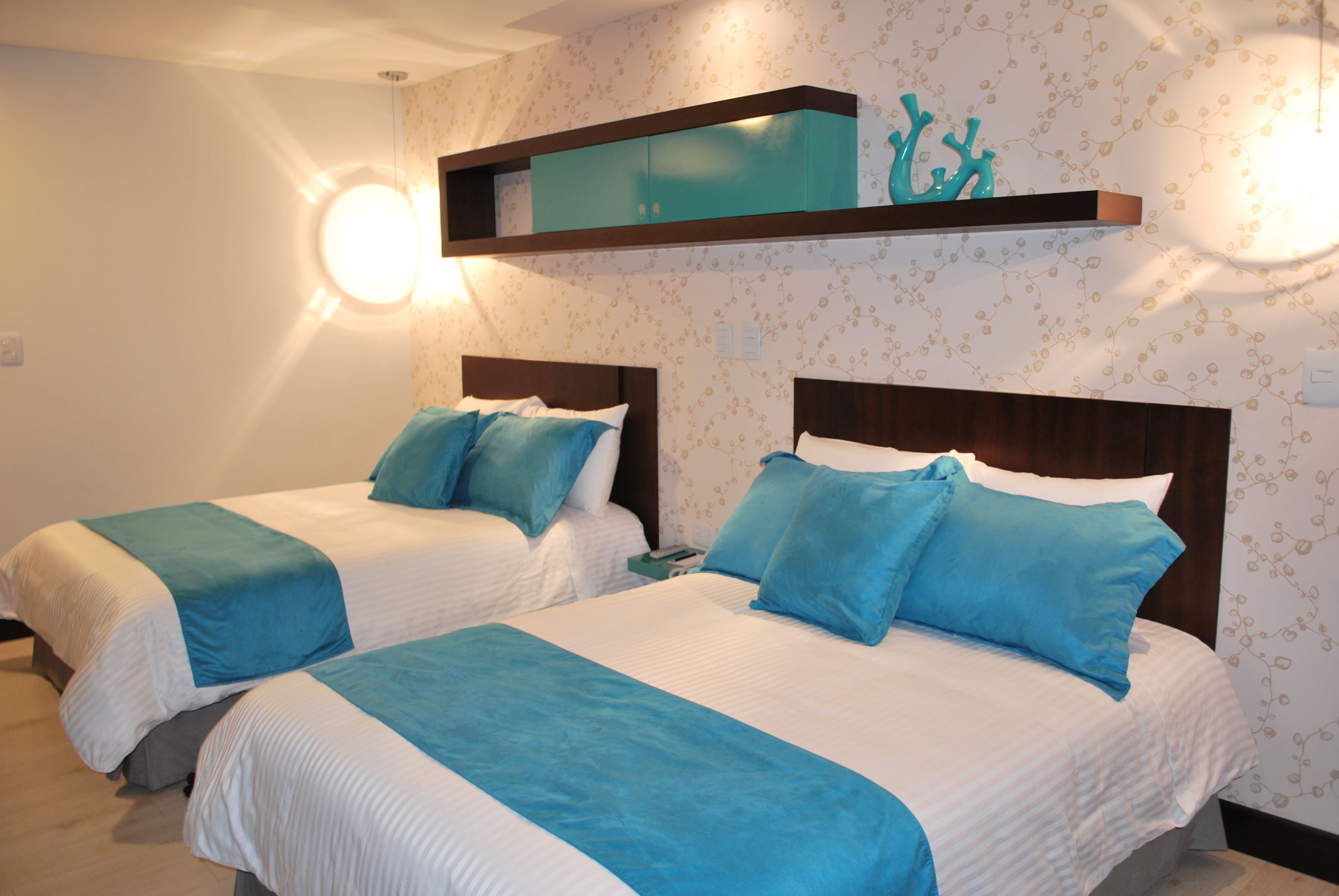 Roupa de alta qualidade, minibar, cofre no quarto 