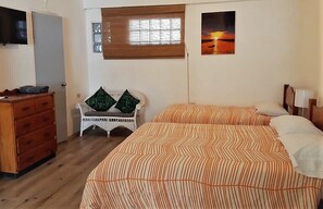 Standard Triple , 1 Bedroom, Kitchenette, Ground | Wi-Fi de cortesia, roupa de cama