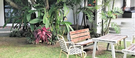 Standard Triple , 1 Bedroom, Kitchenette, Ground | Vista para o jardim