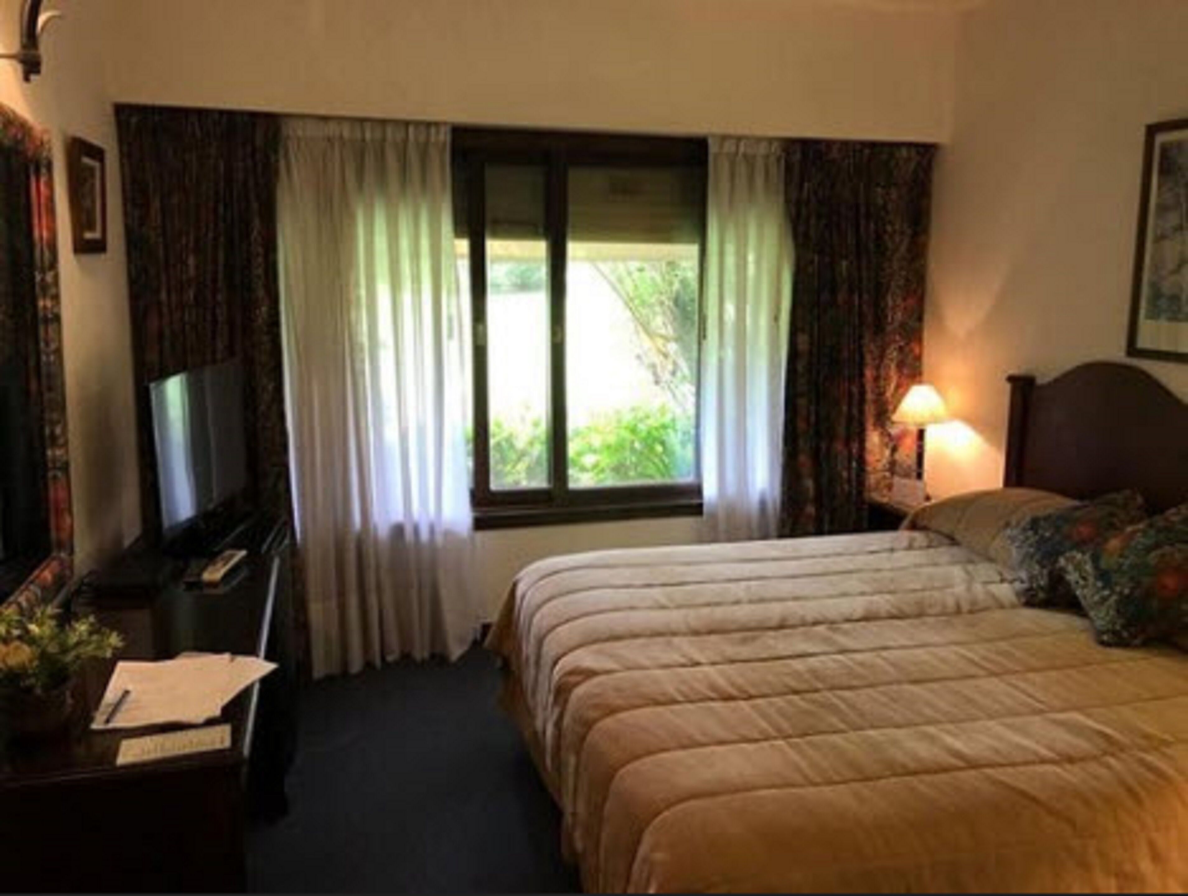 Roupa de alta qualidade, edredões de penas, minibar 