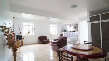 Área de estar no saguão