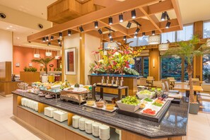 Café da manhã com buffet todos os dias mediante uma taxa