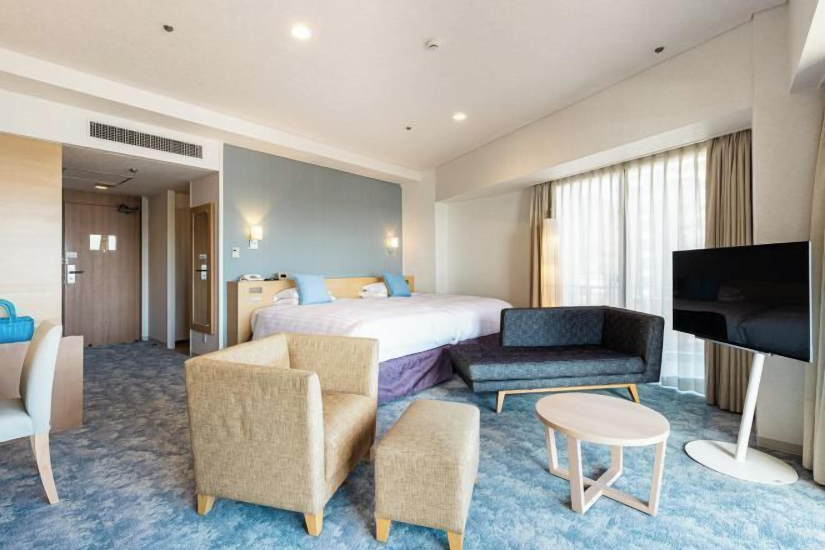 Roupa de alta qualidade, edredões de penas, cofre no quarto 