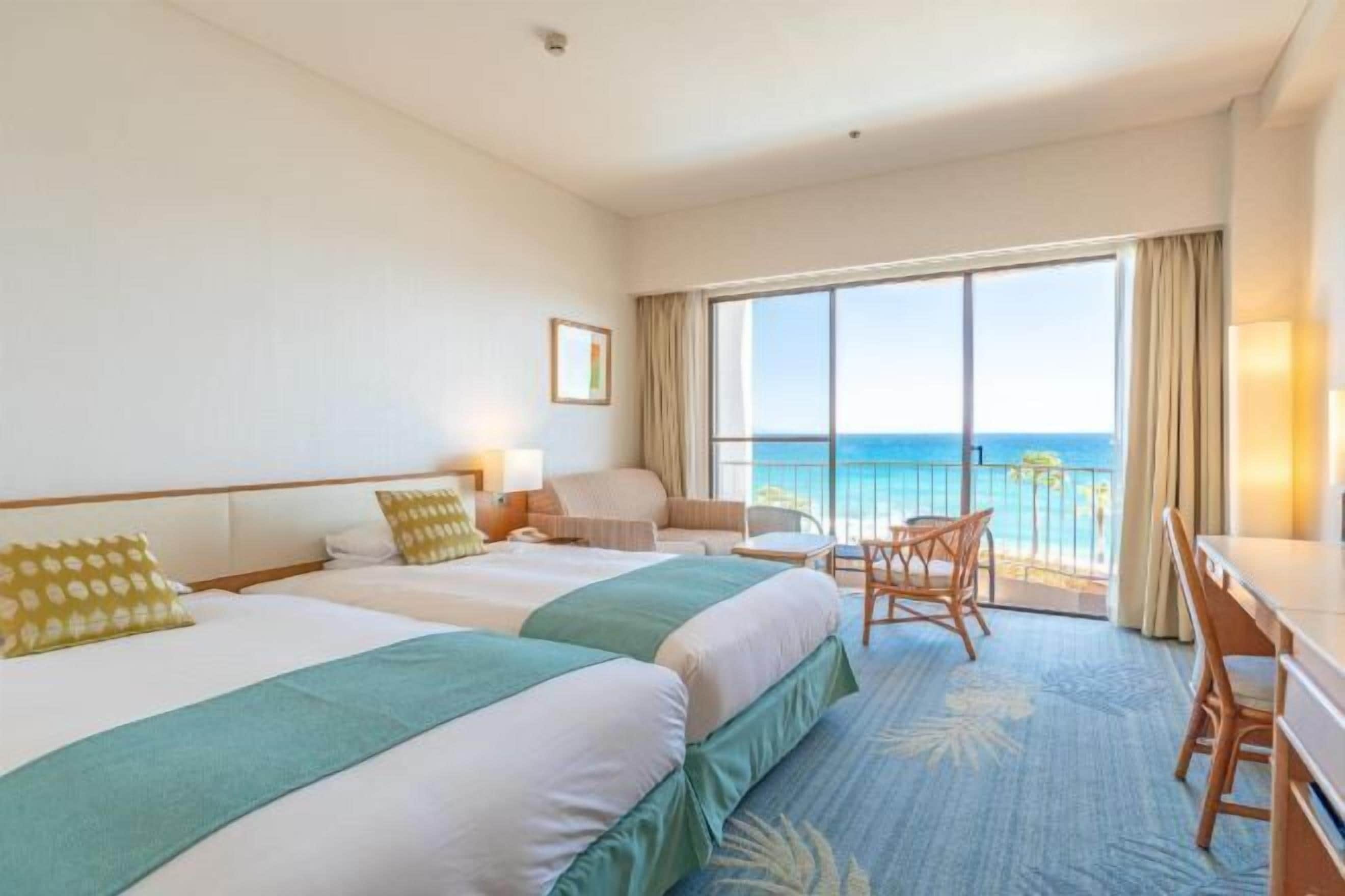 Roupa de alta qualidade, edredões de penas, cofre no quarto 