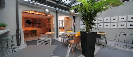 Pequenos-almoços, almoços e jantares servidos