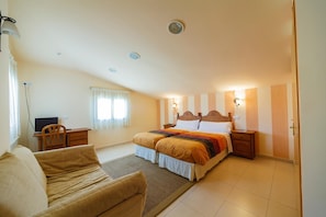 Secretária, roupa de cama fornecida 