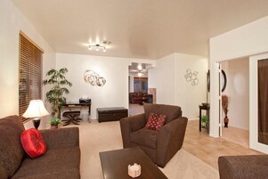 Casa, 3 quartos | Área de estar | DVD player