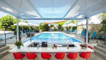 Bar à beira da piscina