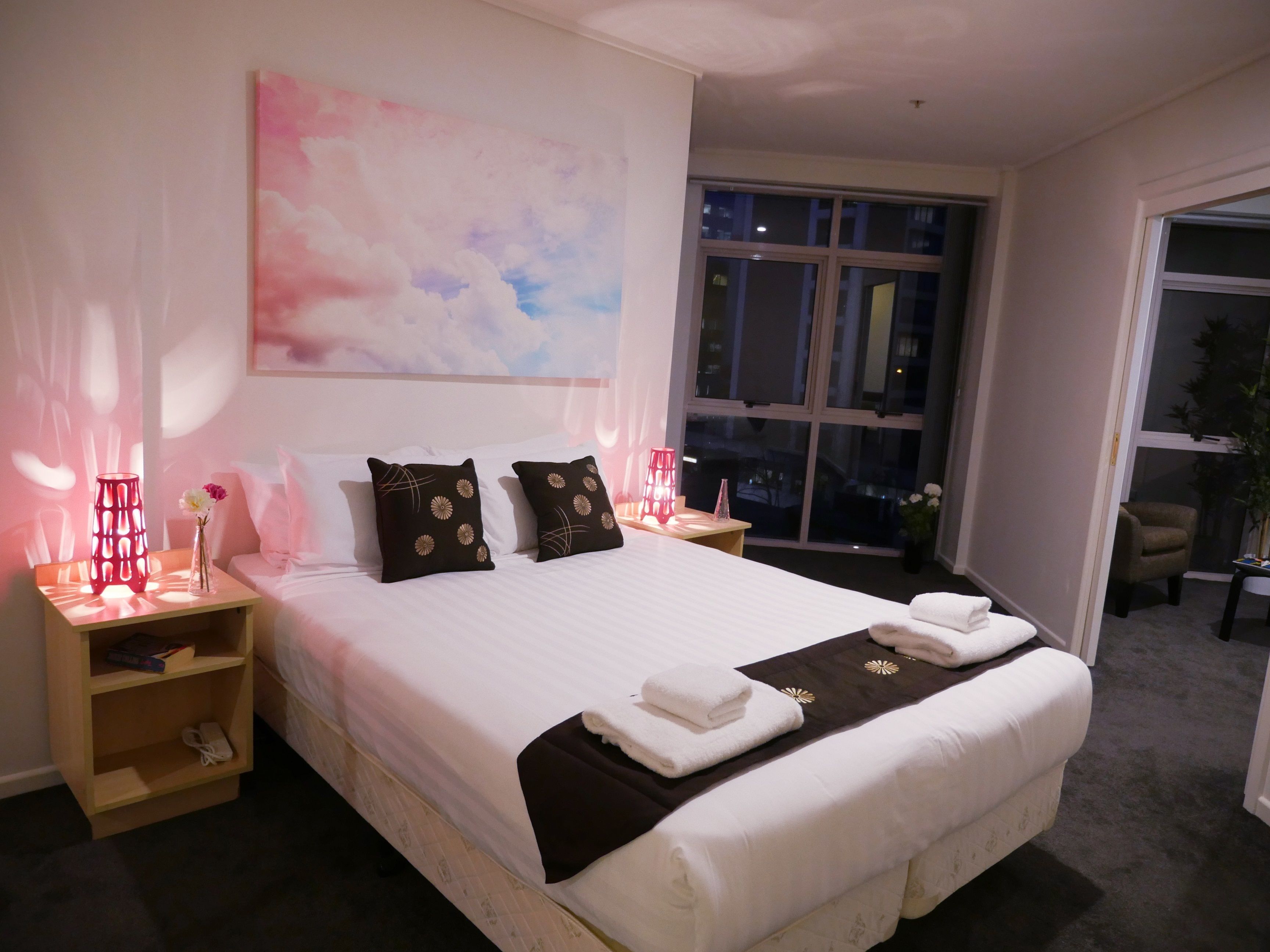 3 quartos, ferro/tábua de engomar, berços/camas para crianças grátis 