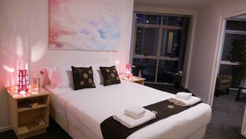 3 quartos, ferro/tábua de engomar, berços/camas para crianças grátis