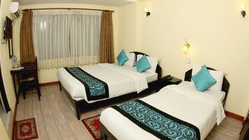 Quarto Duplo ou Twin Deluxe | Secretária, Wi-fi grátis