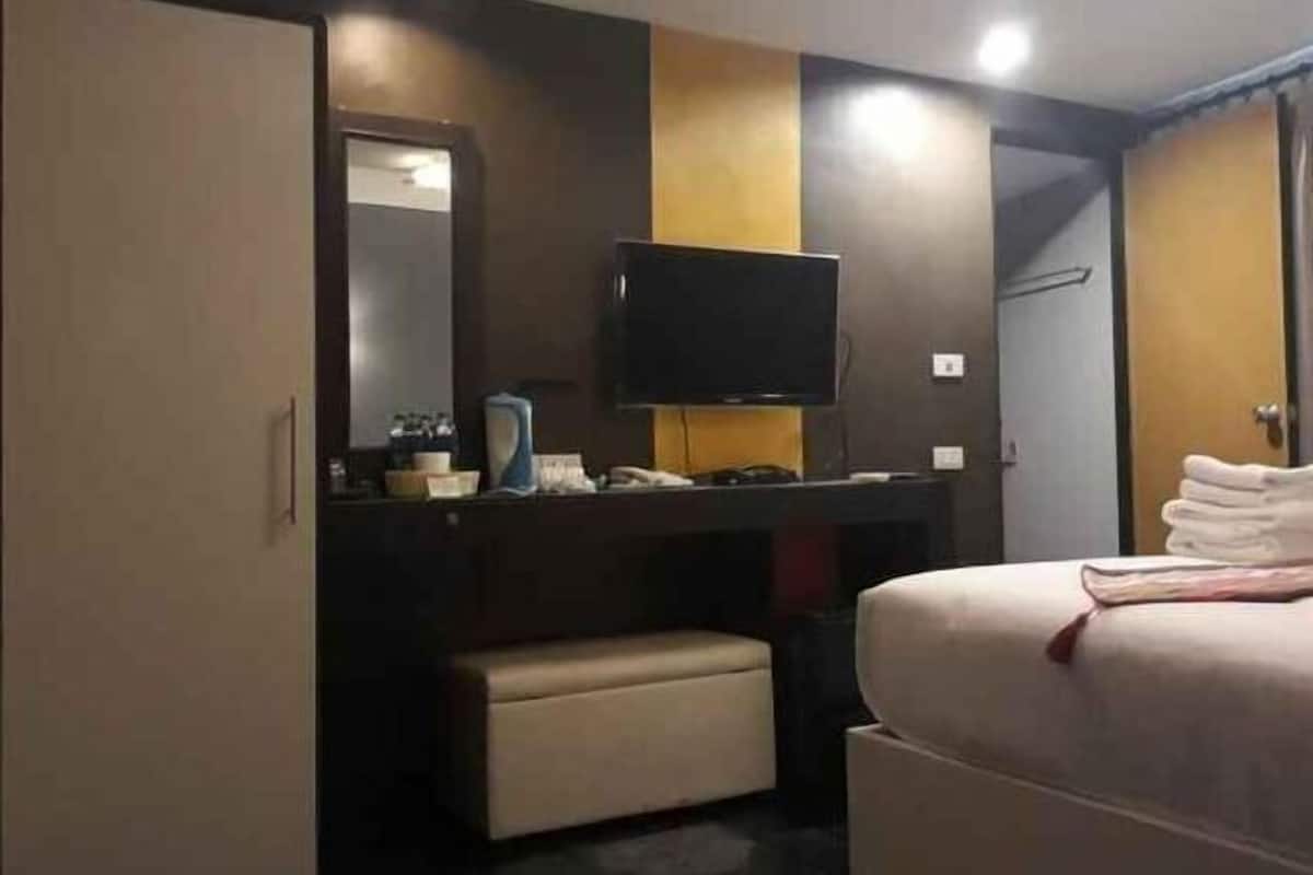 Frigobar, cofres nos quartos, escrivaninha, Wi-Fi de cortesia