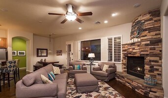 Apartamento em Condomínio Fechado, 4 quartos | Sala de estar | Leitor de DVD 