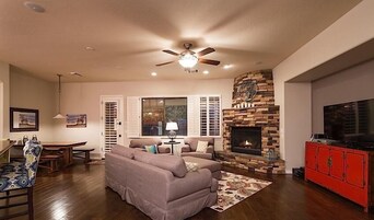 Apartamento em Condomínio Fechado, 4 quartos | Sala de estar | Leitor de DVD 