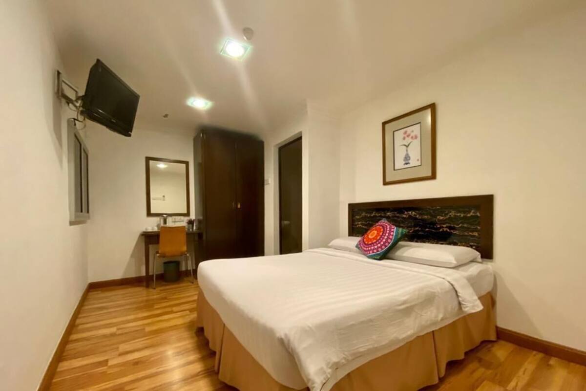 Quarto casal superior, 1 cama Queen | 1 quarto, escrivaninha, ferros/tábuas de passar roupa, Wi-Fi de cortesia
