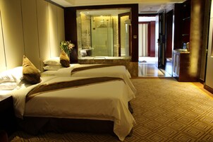 Quarto duplo luxo | Frigobar, cofres nos quartos, escrivaninha