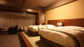 Cofres nos quartos, escrivaninha, cortinas blackout, Wi-Fi de cortesia