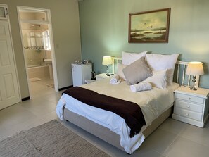 Quarto triplo luxo | Roupas de cama premium, cortinas blackout, ferros/tábuas de passar roupa