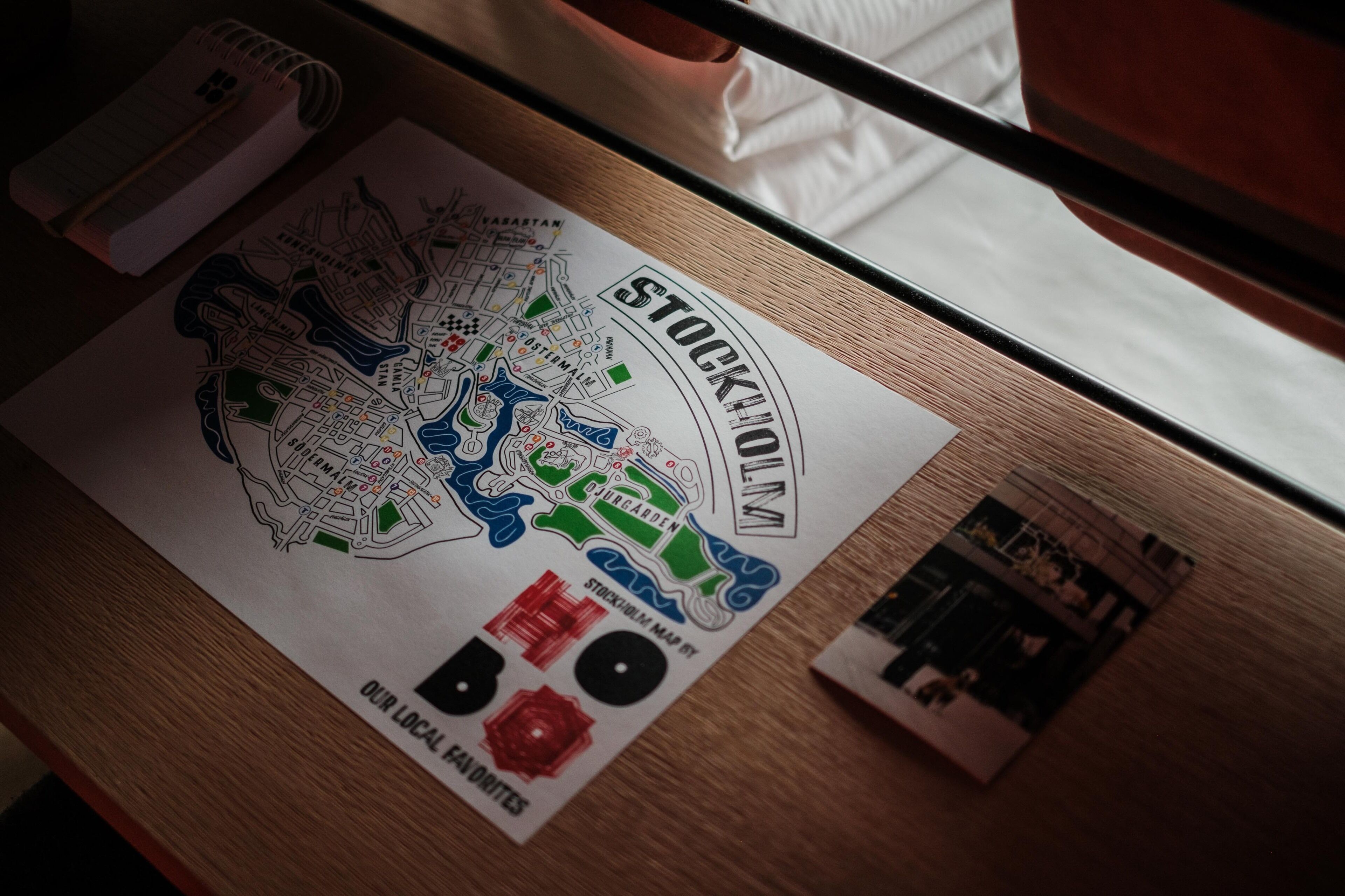 Um mapa de uma cidade com o texto 'STOCKHOLM' e 'OUR LOCAL CALIFORNIAS'.
