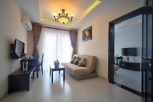 Geladeira, micro-ondas, cooktop, lava-louças