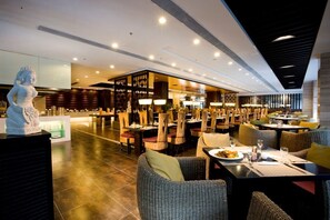 Pequenos-almoços, almoços, jantares servidos, cozinha chinesa