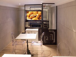 Pequeno-almoço completo diário (250 TWD por pessoa) 