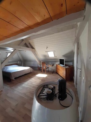 Quarto casal (Lucine) | Individualmente decorados, individualmente mobiliados, escrivaninha