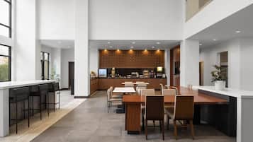 Pequeno-almoço tipo buffet diário incluído