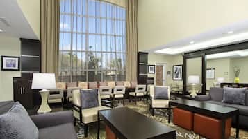 Café da manhã com buffet grátis todos os dias