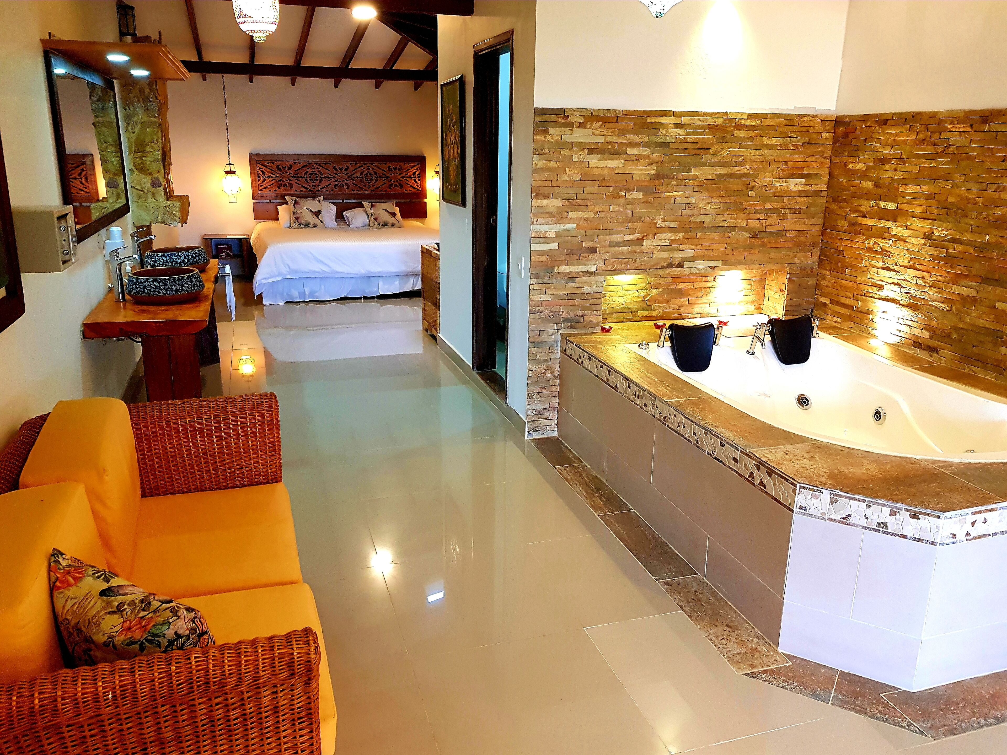 Suíte premium, 1 cama King, banheira de hidromassagem, na torre | Banheira de hidromassagem particular