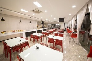 Café da manhã continental grátis todos os dias