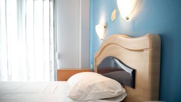 Escrivaninha, ferros/tábuas de passar roupa, Wi-Fi de cortesia