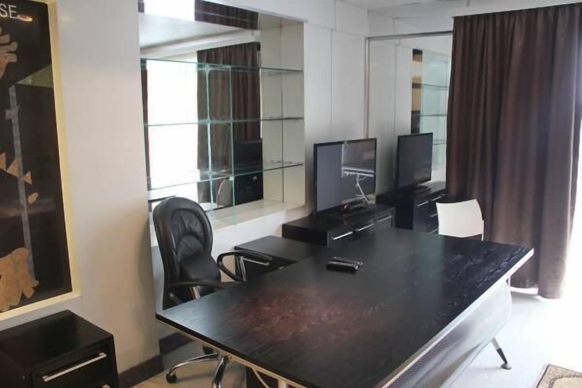 Suíte júnior | Sala de estar | TV LED