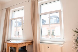 Apartamento urbano, 1 cama de casal, cozinha | 1 quarto, escrivaninha, ferros/tábuas de passar roupa, Wi-Fi de cortesia