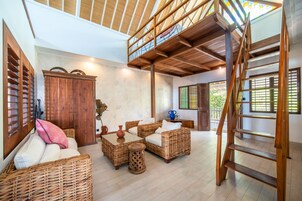Suite Presidencial, piscina privativa, vista para o oceano | Roupa de alta qualidade, cofre no quarto, secretária 