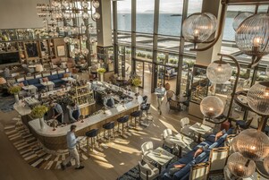 3 bares/lounges, bar ao lado da piscina