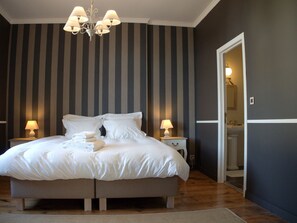 Quarto Duplo ou Twin Deluxe | Roupa de alta qualidade, cofre no quarto, com decoração personalizada 