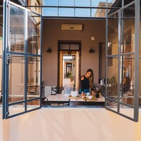 Café da manhã com buffet grátis todos os dias