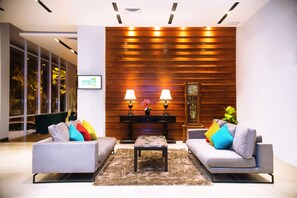 Área de estar no saguão