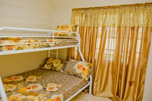 Villa Executiva, 5 quartos | 1 quarto, roupa de alta qualidade, secretária, ferro/tábua de engomar 