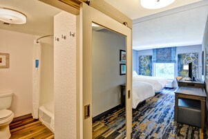 Cofres nos quartos, ferros/tábuas de passar roupa, berços grátis