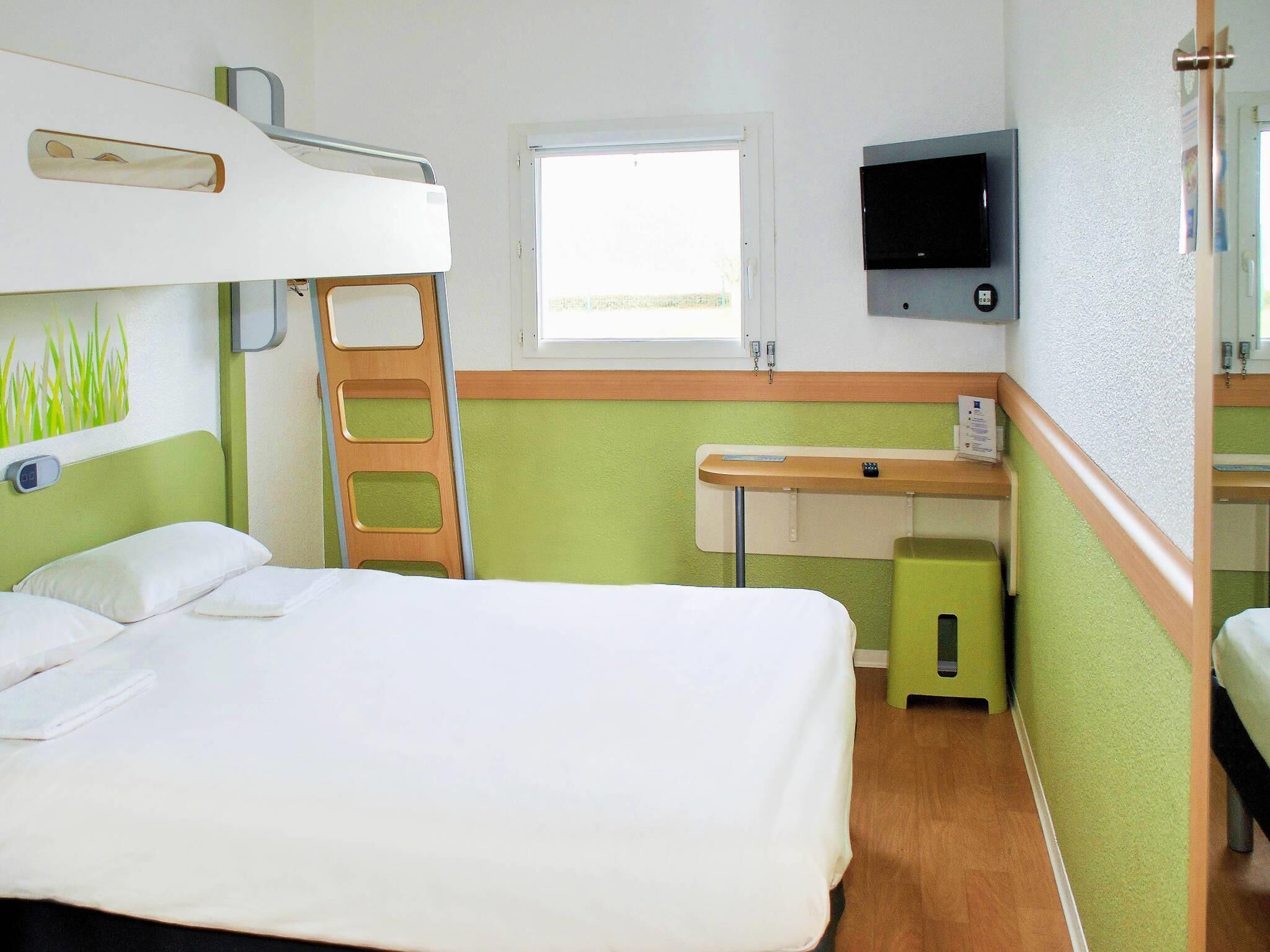 Quarto Twin, 2 camas individuais | Secretária, Wi-fi grátis, roupa de cama fornecida 