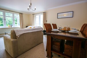Apartamento de Luxo, 2 quartos, acessível (3E, Abbotsford) | Refeições no quarto