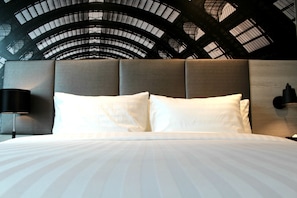 Quarto Superior, 1 cama king-size | Minibar, cofre no quarto, com mobília individualizada, secretária