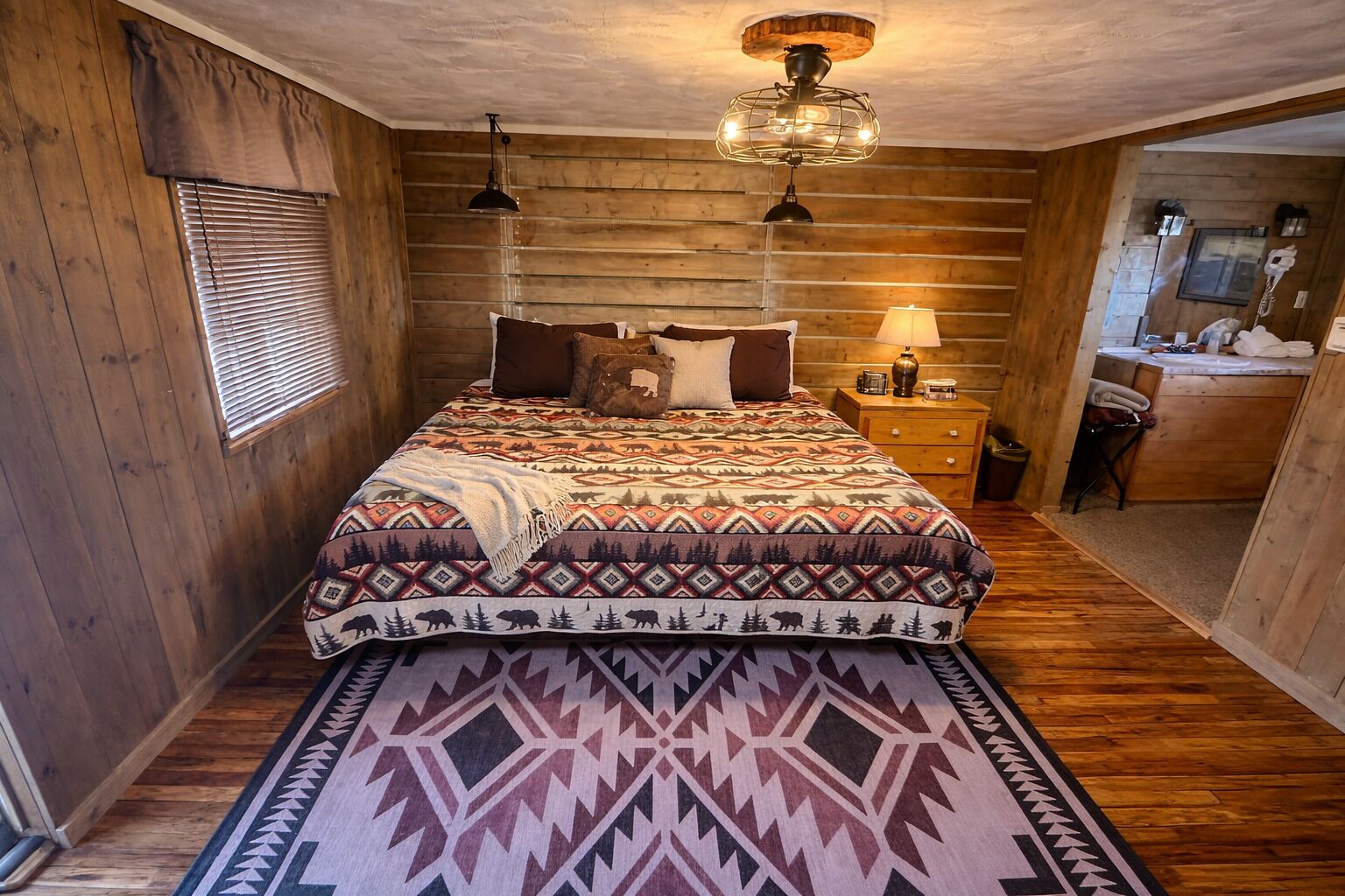 Quarto Deluxe, 1 cama king-size | Roupa de alta qualidade, ferro/tábua de engomar, Wi-fi grátis 